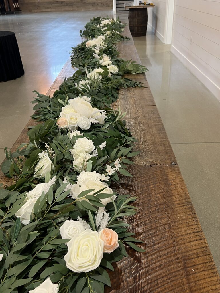 Head Table Floral – The Woods at Cedar Springs